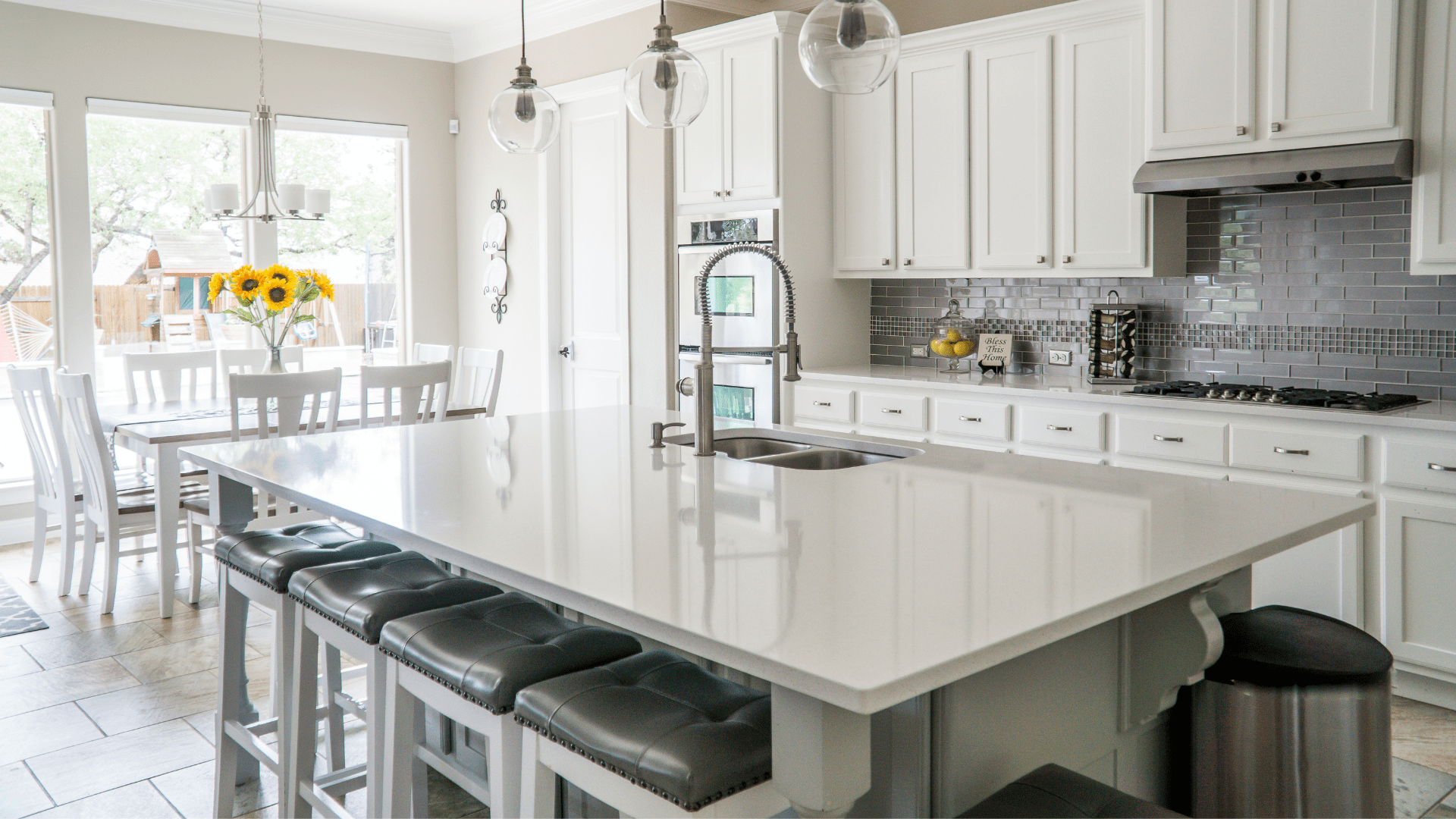 Cocina con Isla y Comedor: Redefiniendo Espacios